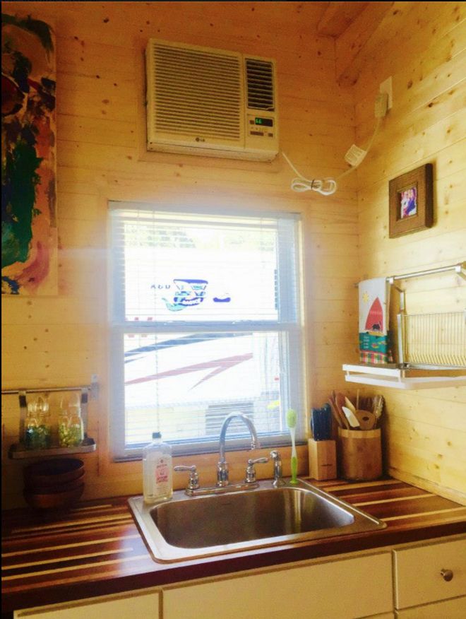 Tour this lakefront 220-square-foot home to see why owner gave up 2 ...