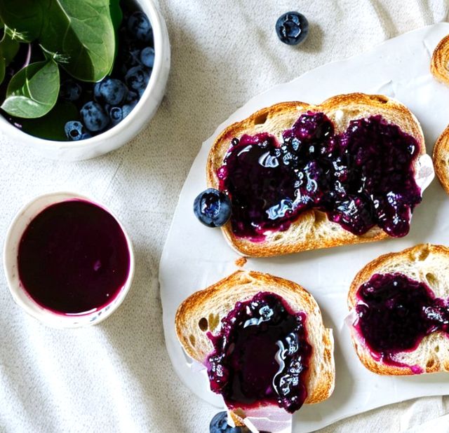 This slow cooker blueberry butter recipe is so incredible, you'll want ...