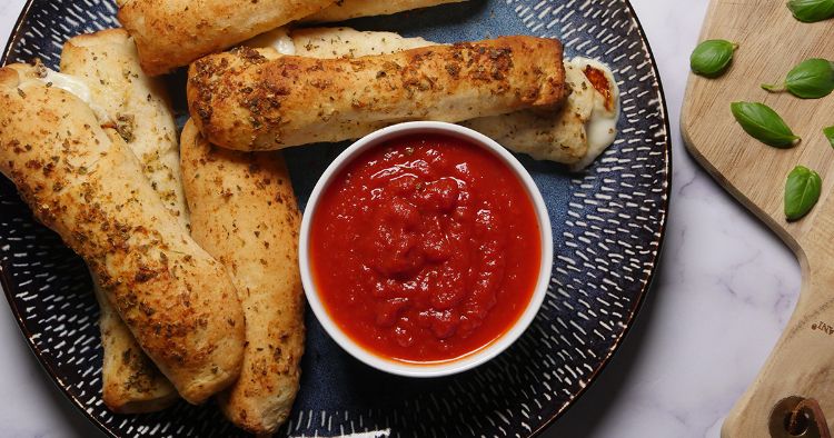 This 'deconstructed' pizza is dipping-sticks-meets-casserole