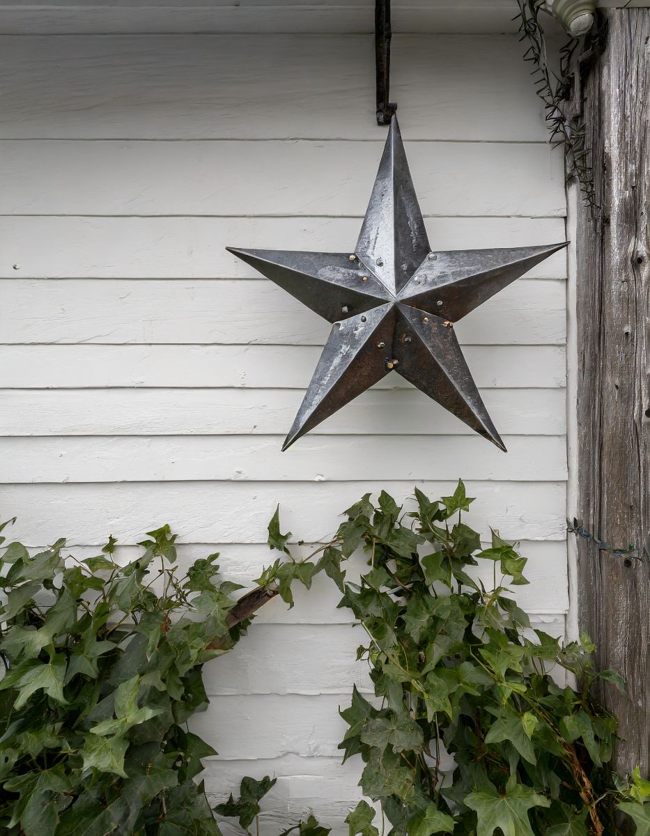 Why do people put stars on their houses?